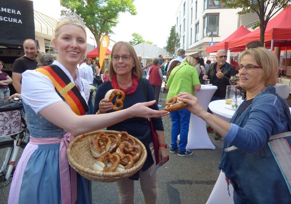 Mit Kaiserwetter und Brezelkönigin - Neckar + Erms - Reutlinger General ...