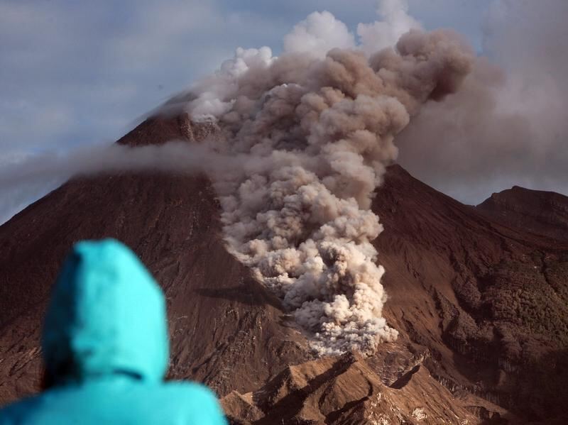 Vulkan Merapi beeinträchtigt Flugverkehr - Weltspiegel - Reutlinger ...