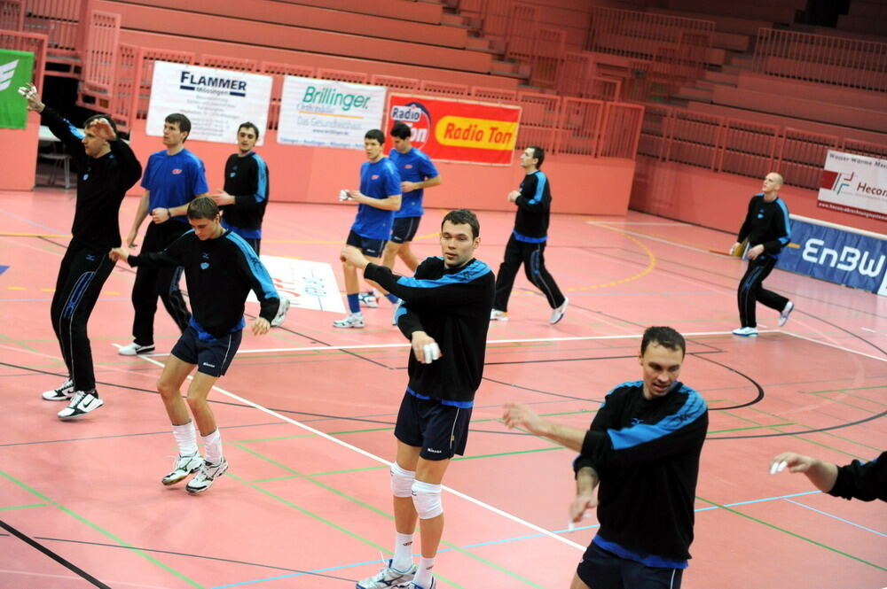 Volleyball Training Fakel Nowij Urengoj - Bilder - Reutlinger General ...