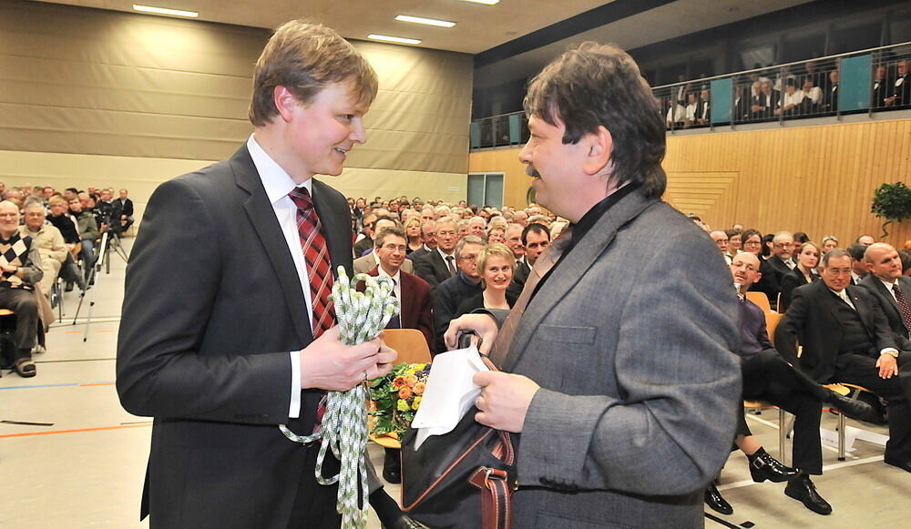 Neuer Schultes in Lichtenstein wird auf sein Amt vereidigt - Pfullingen ...