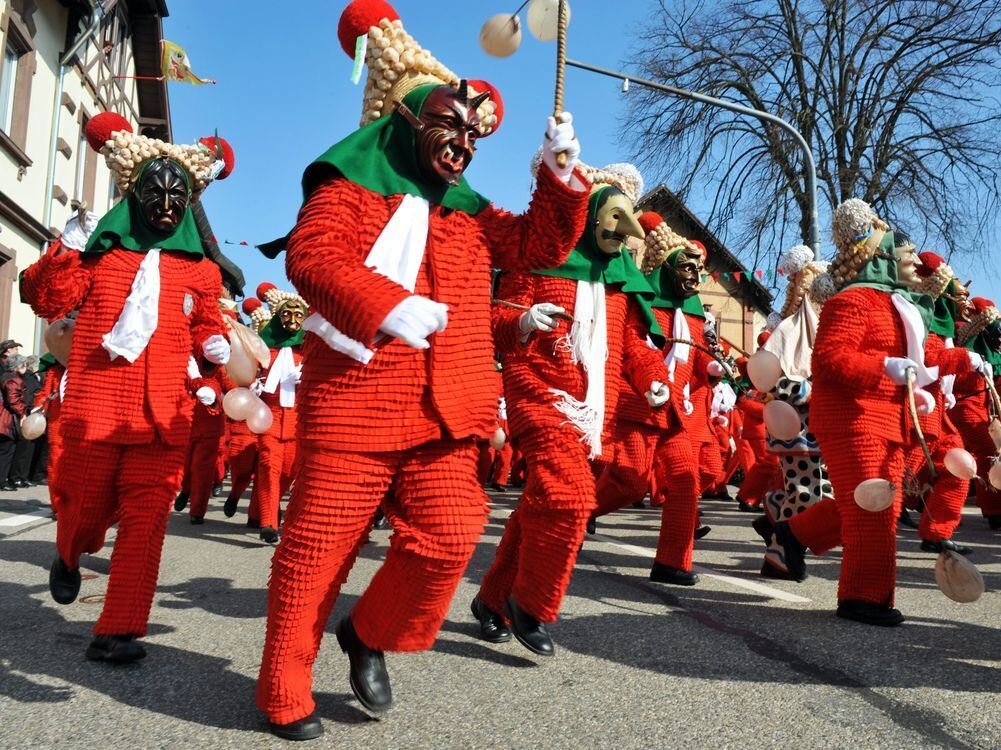 Narren rüsten sich für die ersten großen Umzüge - Weltspiegel ...