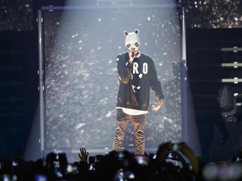 Rapper Cro begeistert junges Publikum - Kultur regional - Reutlinger ...