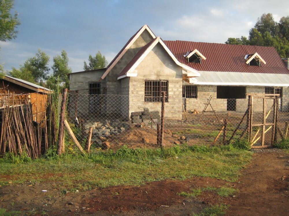Grafenberger und Kenianer bauen Straßenkinder-Haus - Neckar + Erms ...