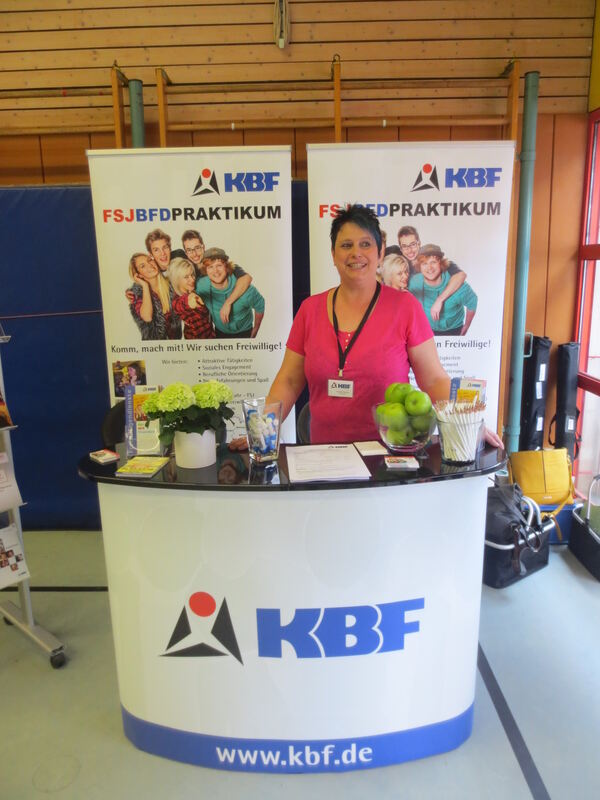 Stiftung KBF wirbt in Mössingen für Freiwilligendienste - Kreis Tübingen - Reutlinger General ...