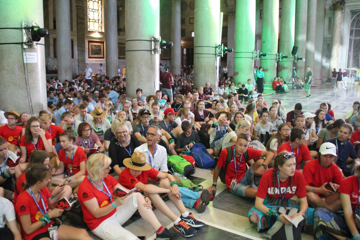 Ministranten von der Alb treffen in Rom Gleichsinnte - Über die Alb ...