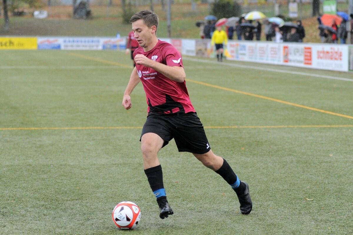 Dominik Früh trifft dreifach für Pfullingen - Fußball Neckar-Alb ...