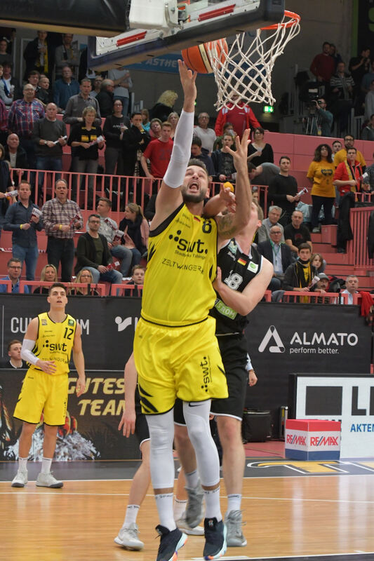 Vorweihnachtliche Bescherung für die Tigers - Tigers Tübingen ...