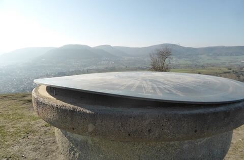 Orientierungstafel auf dem Georgenberg demoliert - Pfullingen / Eningen ...