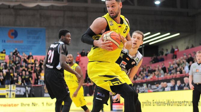 Enosch Wolf bleibt: Kapitän der Tigers Tübingen verlängert Vertrag ...