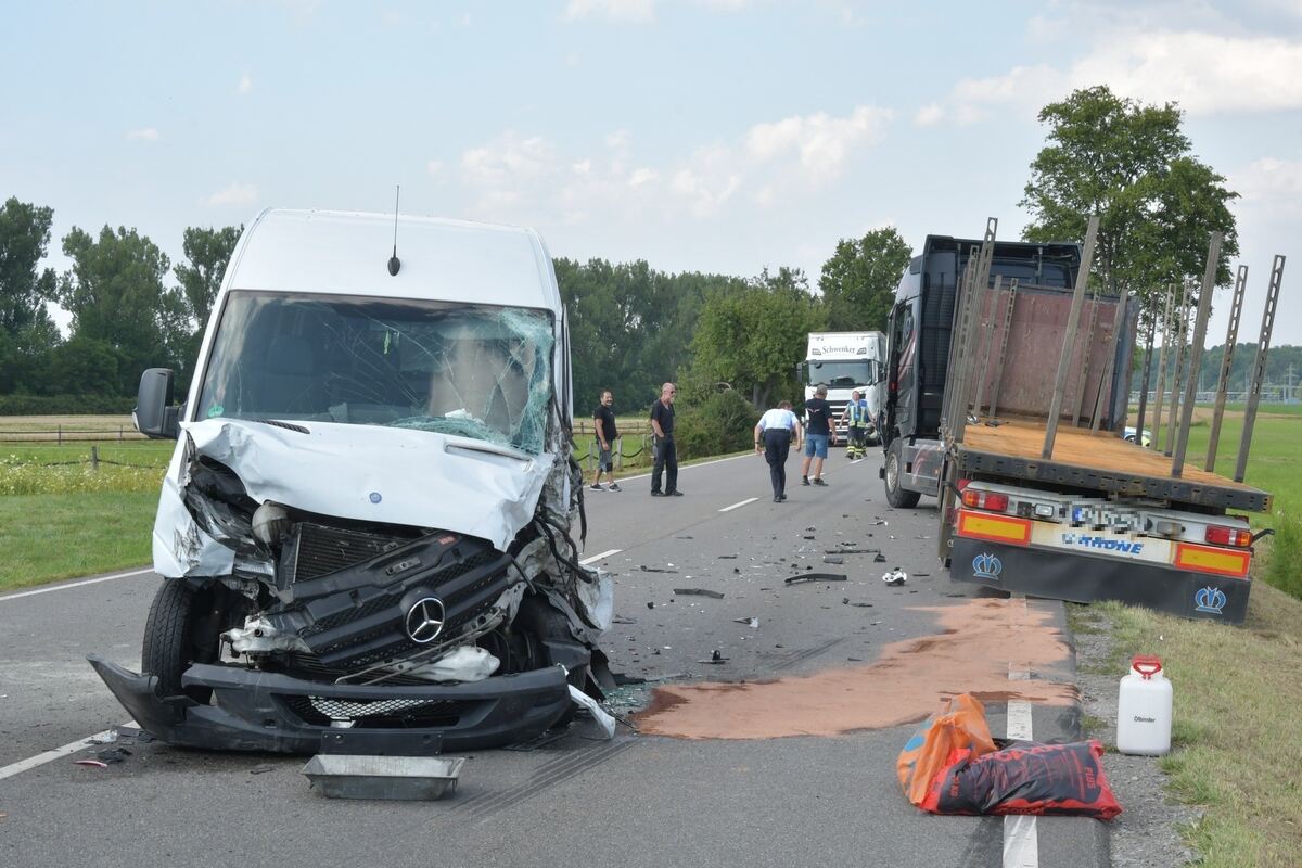 Stau nach Unfall auf der B27 bei Ofterdingen - Blaulicht-News - Reutlinger General-Anzeiger - gea.de