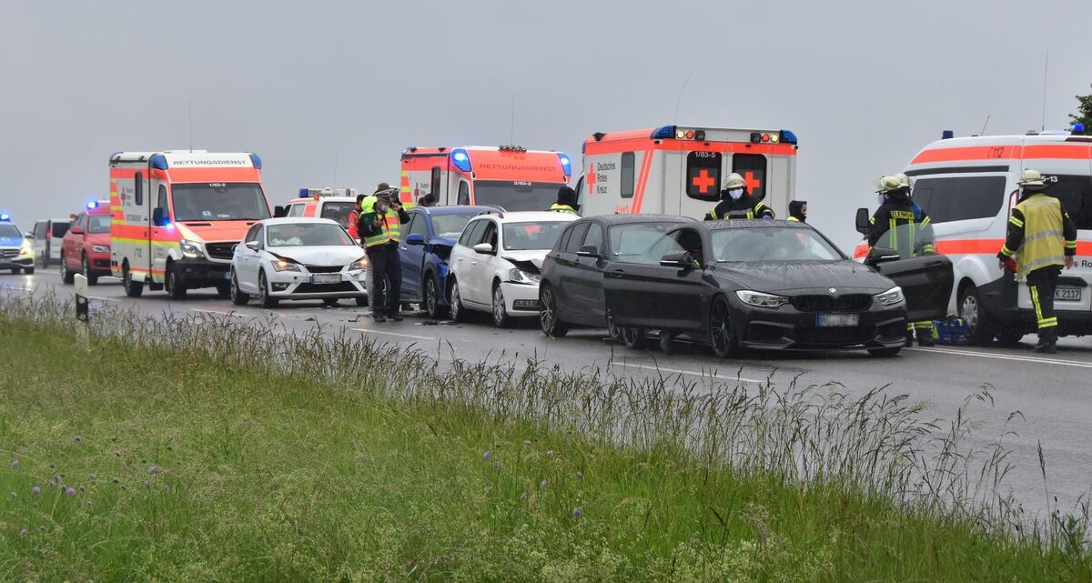 Vier Verletzte nach Karambolage mit sechs Autos auf der B27 - Stadt Tübingen - Reutlinger ...