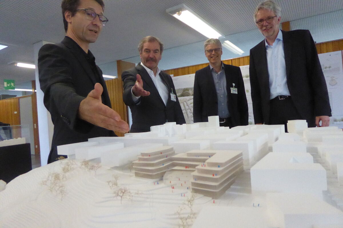 Uniklinik Tübingen rückt an die Stadt heran - Kreis Tübingen ...