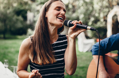 Ex-Sängerin Debbie Rockt: Reutlingerin Sofia Stark startet als ...