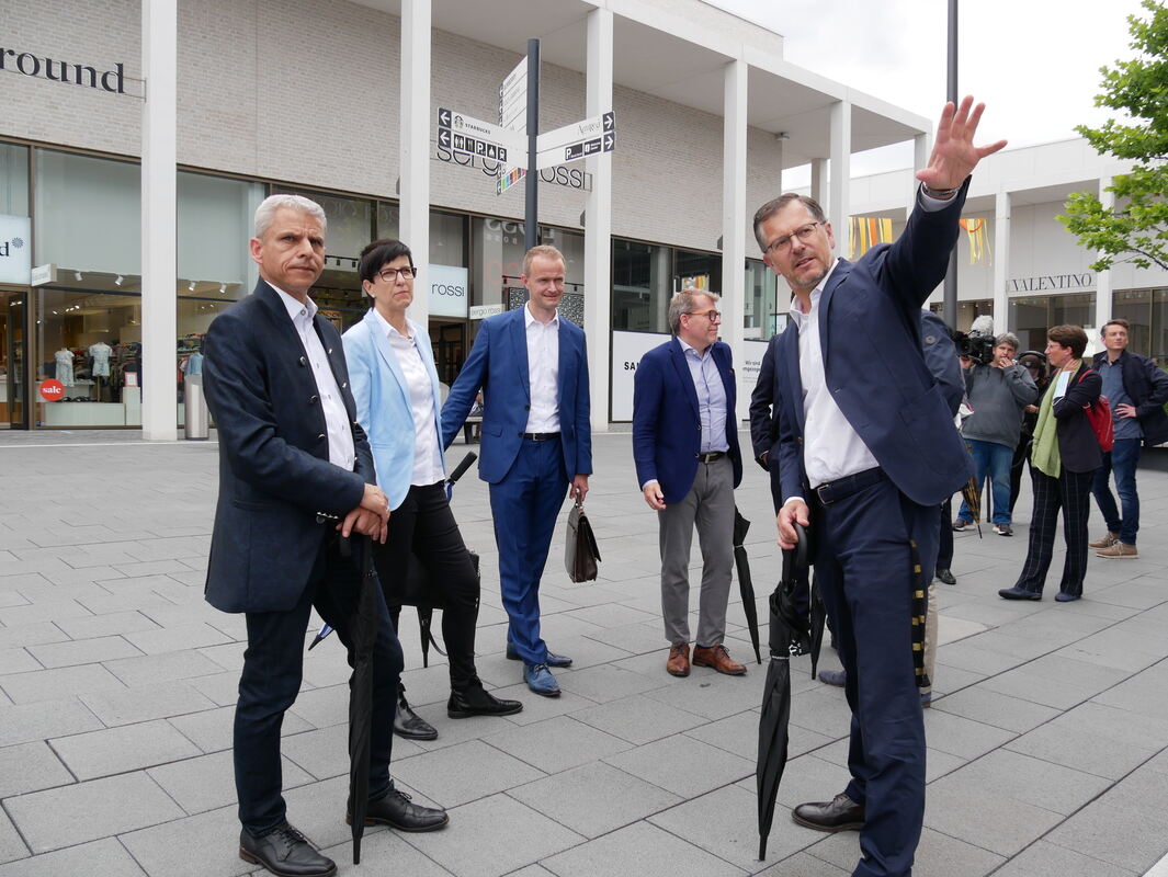 Staatssekretär Dr. Patrick Rapp auf Sommerreise im Gebiet des ...