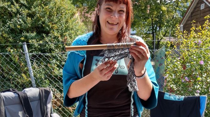 Hunderte Besucher beim "Kunst und Kreatives"-Markt in Eningen ...