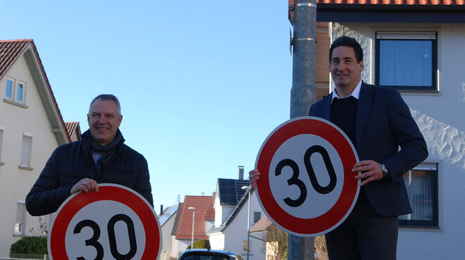 Warum die Firma Rampf der Gemeinde Grafenberg Tempomessanlagen spendet ...