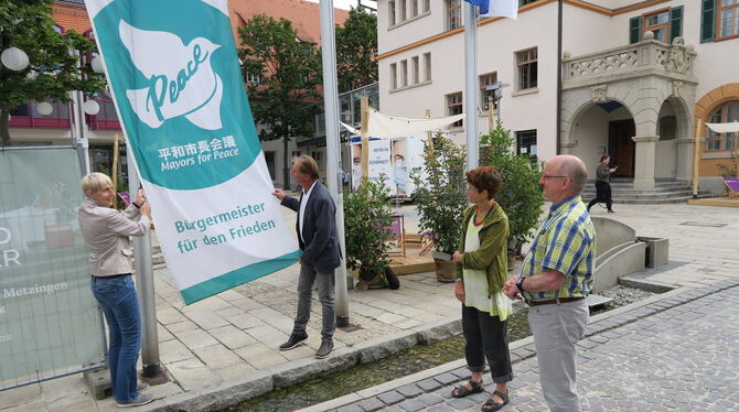 Auch in Metzingen weht jetzt die Friedensflagge - Neckar + Erms ...
