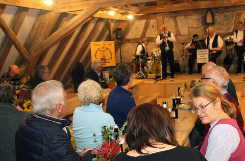 Begegnungsstätte mit Leben gefüllt: Undinger Zehntscheuer ...