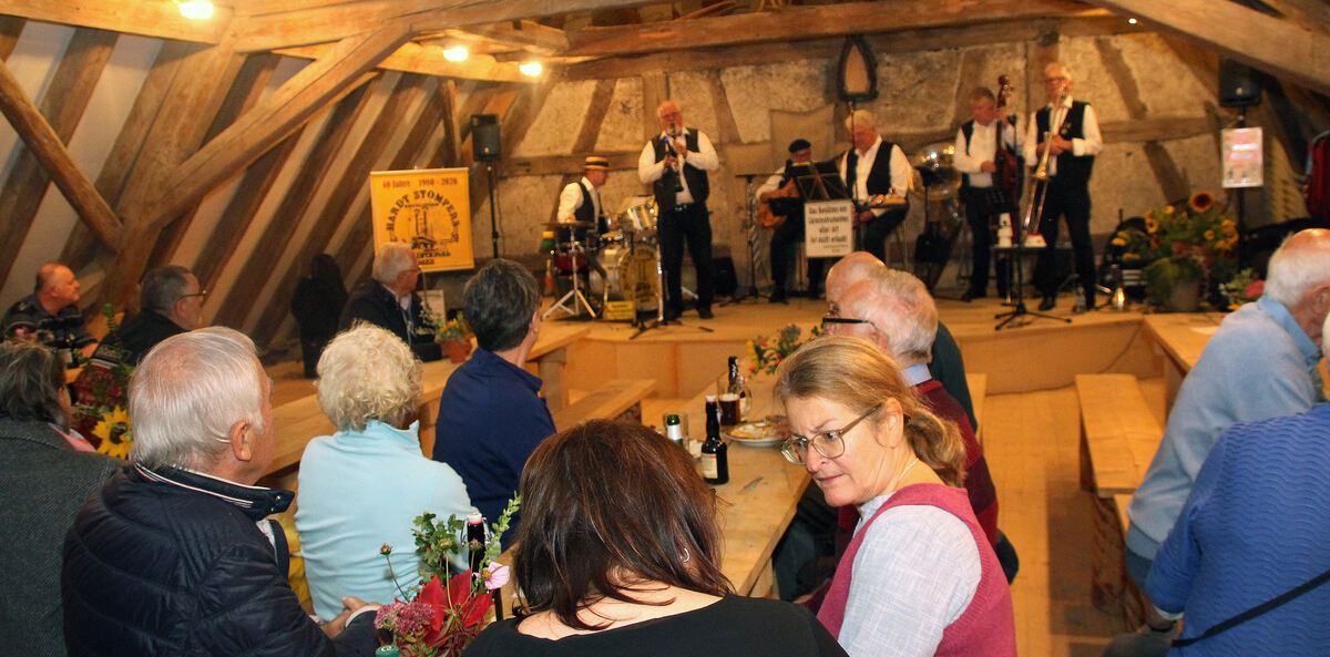 Begegnungsstätte mit Leben gefüllt: Undinger Zehntscheuer ...