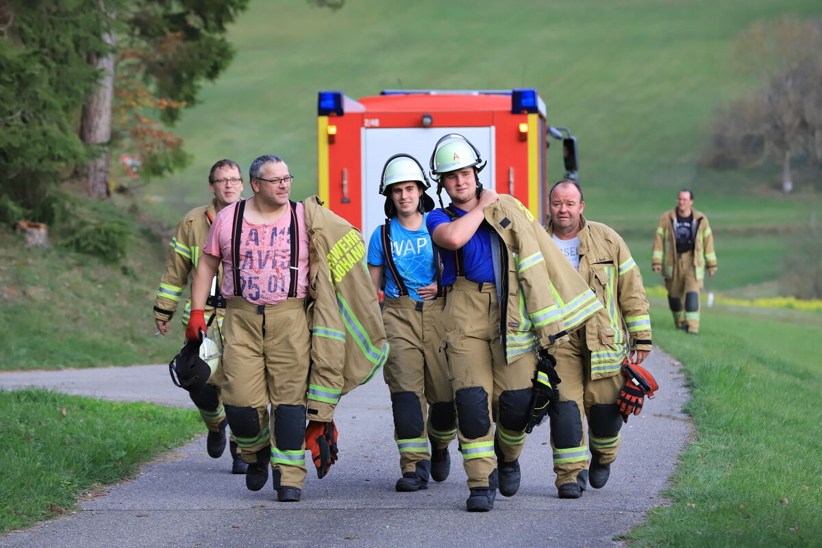 Das war die Feuerwehr-Alarmübung in St. Johann - Bilder - Reutlinger ...