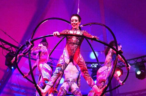 Dinner-Shows im Showpalast Tübingen: Ein Fest für die Sinne - Kreis Tübingen - Reutlinger ...