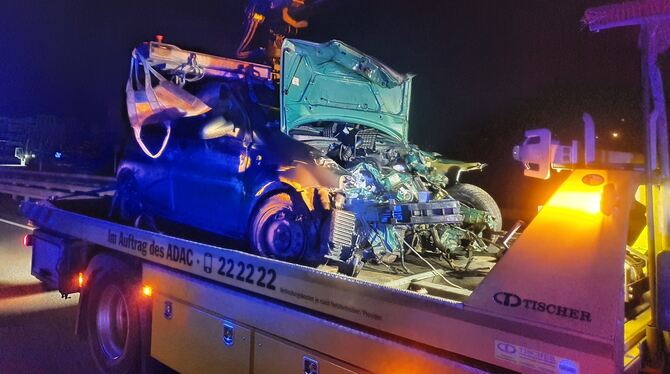 B28 Richtung Tübingen gesperrt: Schwerer Unfall bei Jettenburg - Blaulicht-News - Reutlinger ...