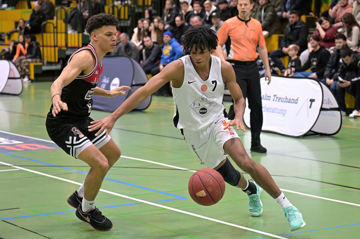 Die Ravens der TSG Reutlingen legen einen Start-Ziel-Sieg hin ...