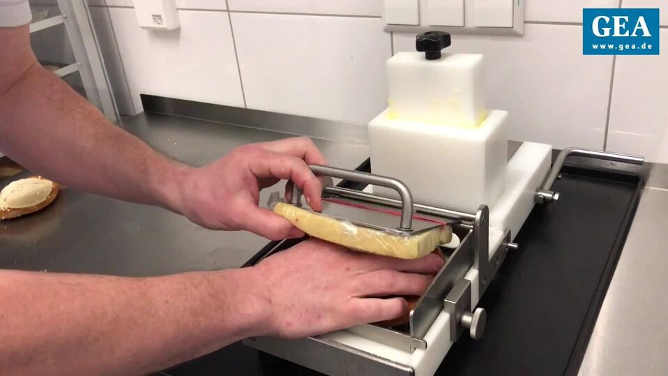 Wie die Butterbrezel-Schmier-Maschine funktioniert - Videos - Reutlinger General-Anzeiger - gea.de