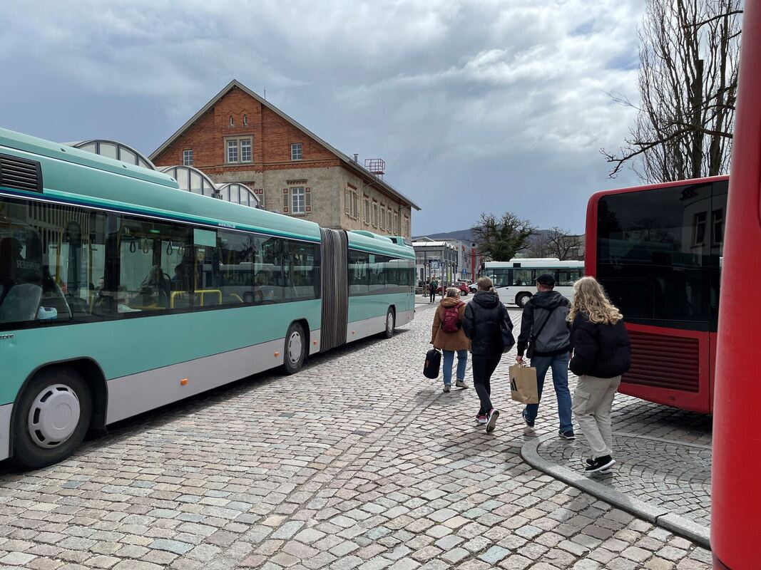 Busse statt Züge: Neckar-Alb-Bahn ab Freitag teilweise gesperrt - Neckar + Erms - Reutlinger ...