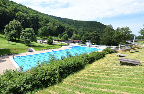 Personalsituation entspannt sich: Eninger Freibad öffnet am Samstag ...