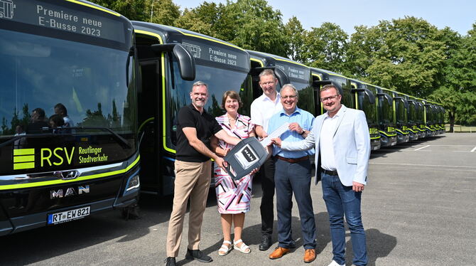 14 neue Elektro-Busse für Reutlingen - Reutlingen - Reutlinger General ...