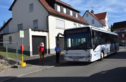 Test-Bushaltestelle in der Gomaringer Ortsmitte - Kreis Tübingen ...