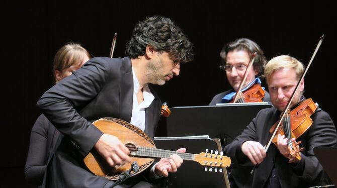 Mandolinenträume: Avi Avital bezaubert mit der WPR in der Reutlinger ...