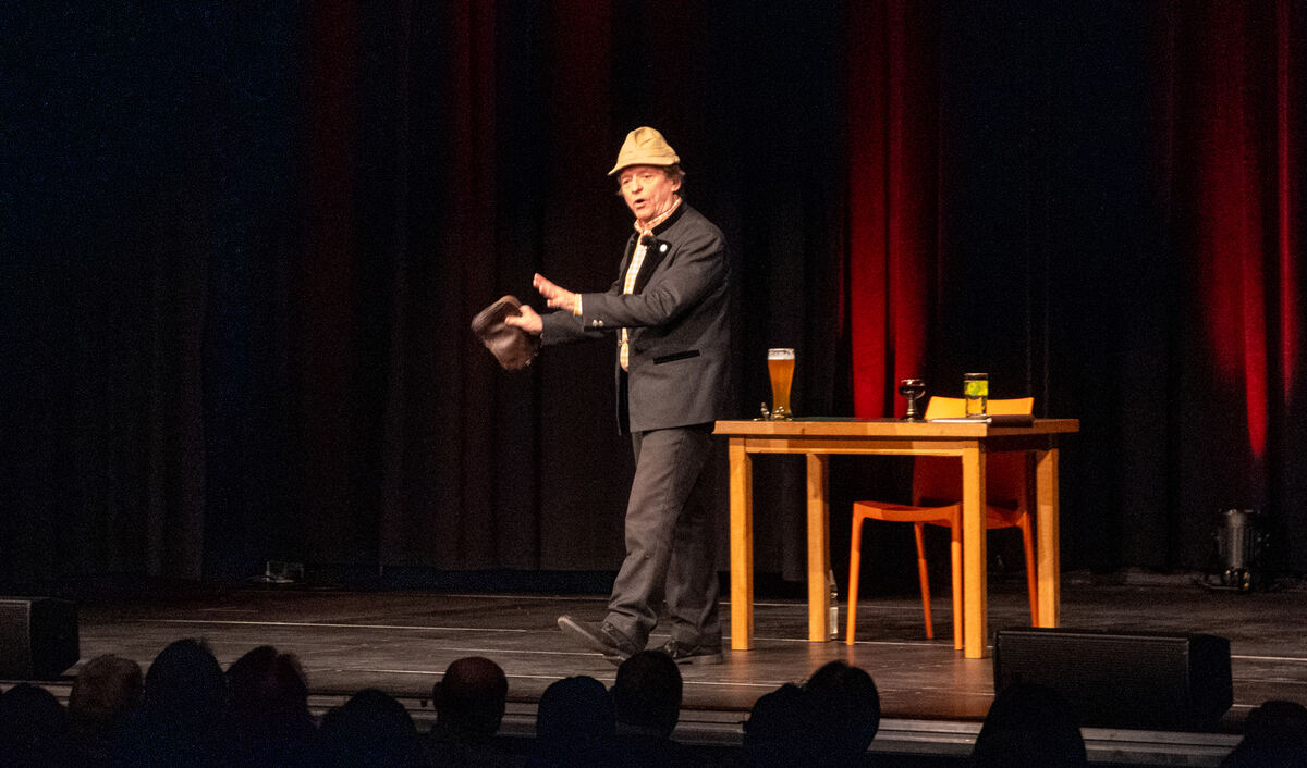 Leberwürste und Zündplättchen: Erwin Pelzig im Tübinger Sudhaus ...