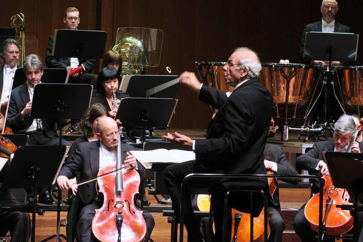 Roberto Paternostro und die WPR mit Bruckner in der Reutlinger ...