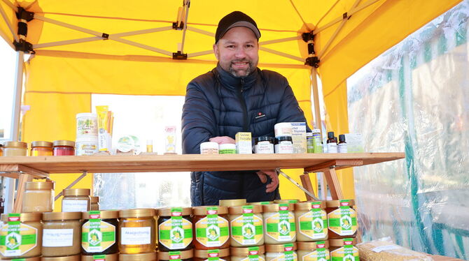 Auf dem Reutlinger Wochenmarkt: Gold'ner Saft, der Wunder schafft ...