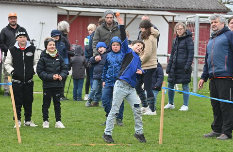 Beim Schwäbischen Albverein Mähringen werden die Ostereier um die Wette ...