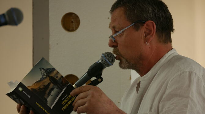 Zu jedem Mord ein heiter Lied: Julian Letsche liest in Reutlingen aus ...