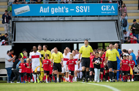 Großer Star-Auflauf beim Legendenspiel zwischen dem SSV Reutlingen und ...