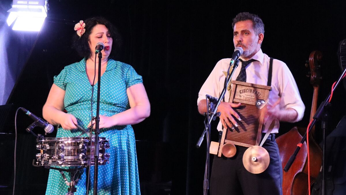 Mit Waschbrett und Tuba: Die Jivers swingen im Reutlinger Pappelgarten ...