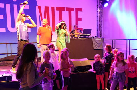 Schlager, Latin-Pop und Geier Sturzflug: Pfullingens Neuer Mitte wird zur Party-Zone ...