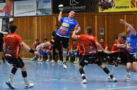 Niklas Roth führt den VfL Pfullingen zum Auftaktsieg - Sport-Nachrichten - Reutlinger General ...