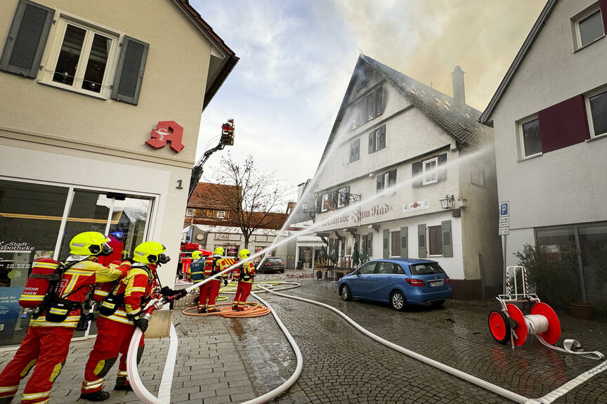 Großeinsatz der Rettungskräfte bei Brand in der Metzinger Altstadt ...