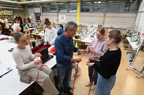 Texoversum: Recycling-Projekt für die Kleiderproduktion in Reutlingen ...