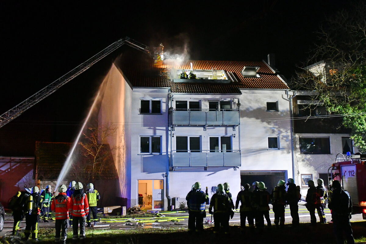 Dachgeschosswohnung in Wankheim brennt – Hunderttausende Euro Schaden ...