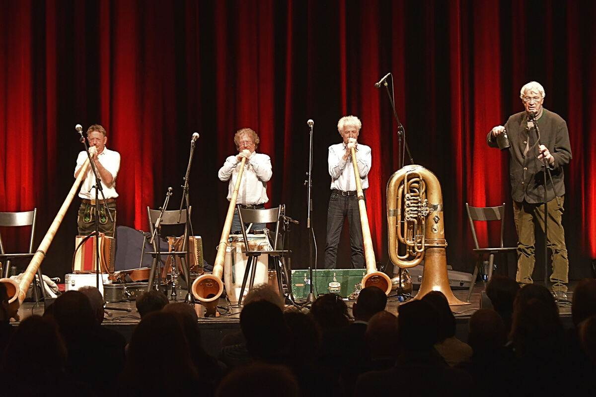 Gerhard Polt und die Well-Brüder granteln und blasen im Theaterhaus ...