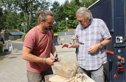 Bildhauer-Workshop in Reutlingen: „Jeder Stein ist ein Abenteuer“ - Reutlingen - Reutlinger ...