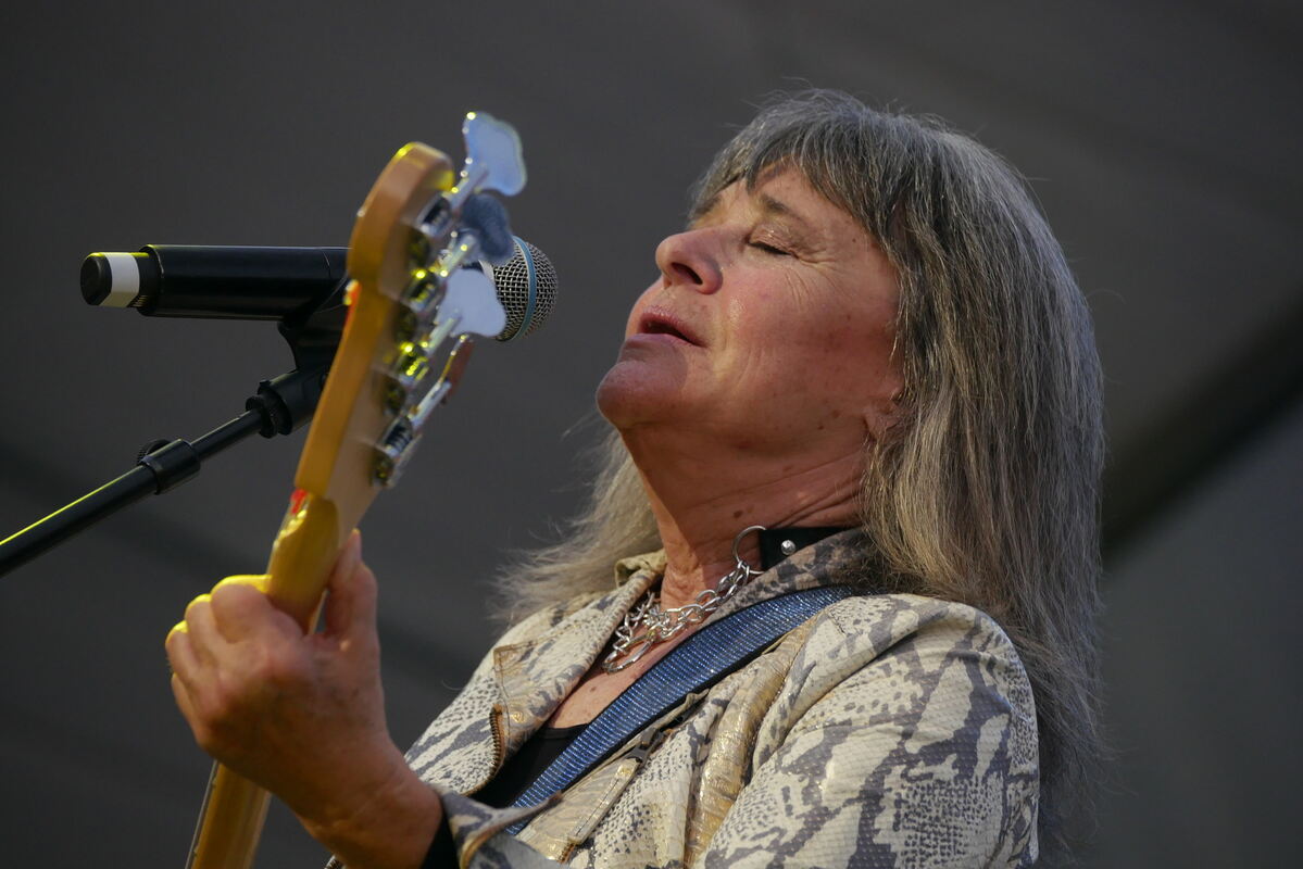 Die Frau mit dem Bass ist der Boss: Suzi Quatro im Kloster Hirsau ...