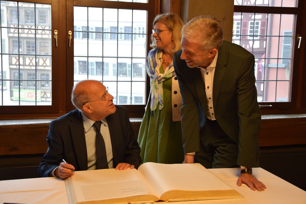 Tübingens Goldenes Buch: Boris Palmer ehrt Gregor Gysi - Kreis Tübingen ...