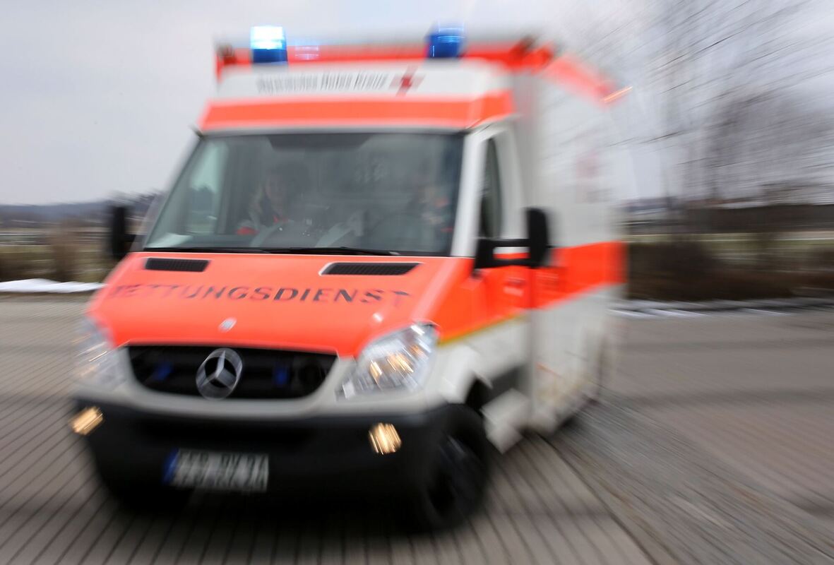 Rennradfahrer in Ohmenhausen nach Unfall schwer verletzt - Blaulicht ...